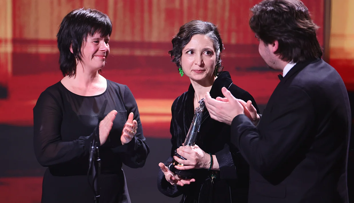 سارا رجایی، جایزه انیمیشن آکادمی فیلم اروپا را به معترضان ایرانی تقدیم کرد